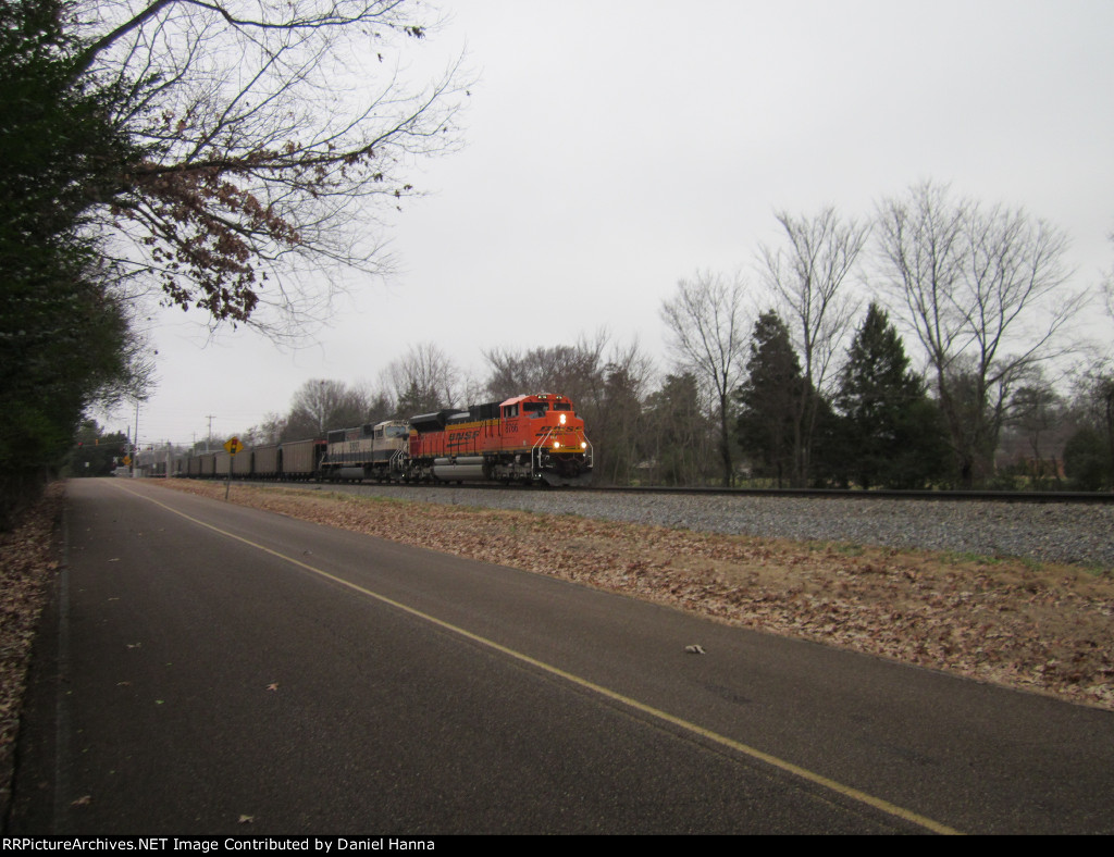 BNSF loaded coal train rolls through Germantown
